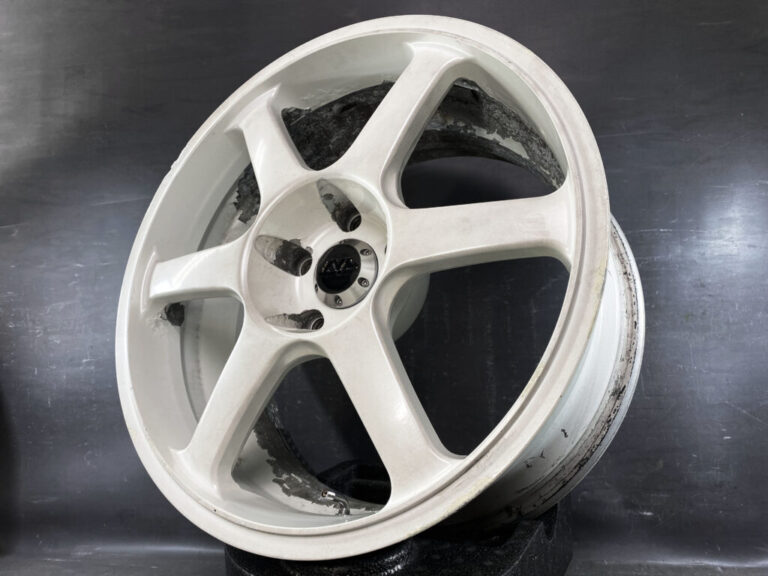 YOKOHAMA AVS MODEL 6 With Original Center Caps 17x8j +30 5×114.3 CB:73 ...