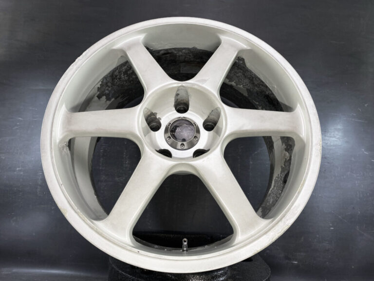 YOKOHAMA AVS MODEL 6 With Original Center Caps 17x8j +30 5×114.3 CB:73 ...