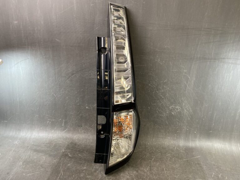 TOYOTA TANK ROOMY DAIHATSU THOR Taillight 220-69046 Right Side x1 » JDM ...