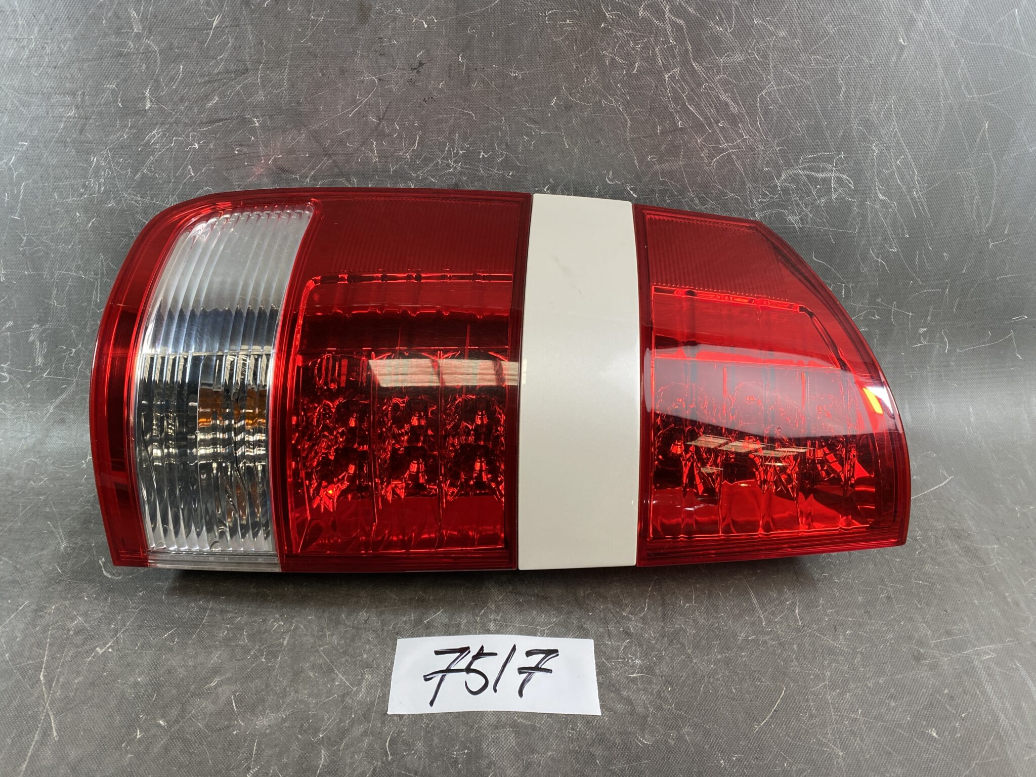 TOYOTA NOAH VOXY AZR60 AZR65 Taillight 28-184 Left Side x1 » JDM-PARTS NZ