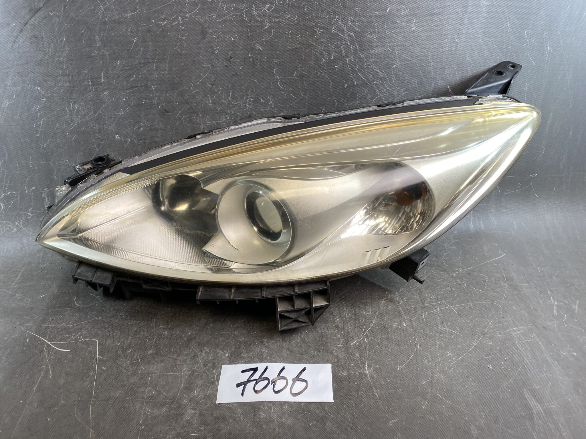 MAZDA PREMACY CW / NISSAN LAFESTA Genuine Headlight / STANLEY P9562 ...