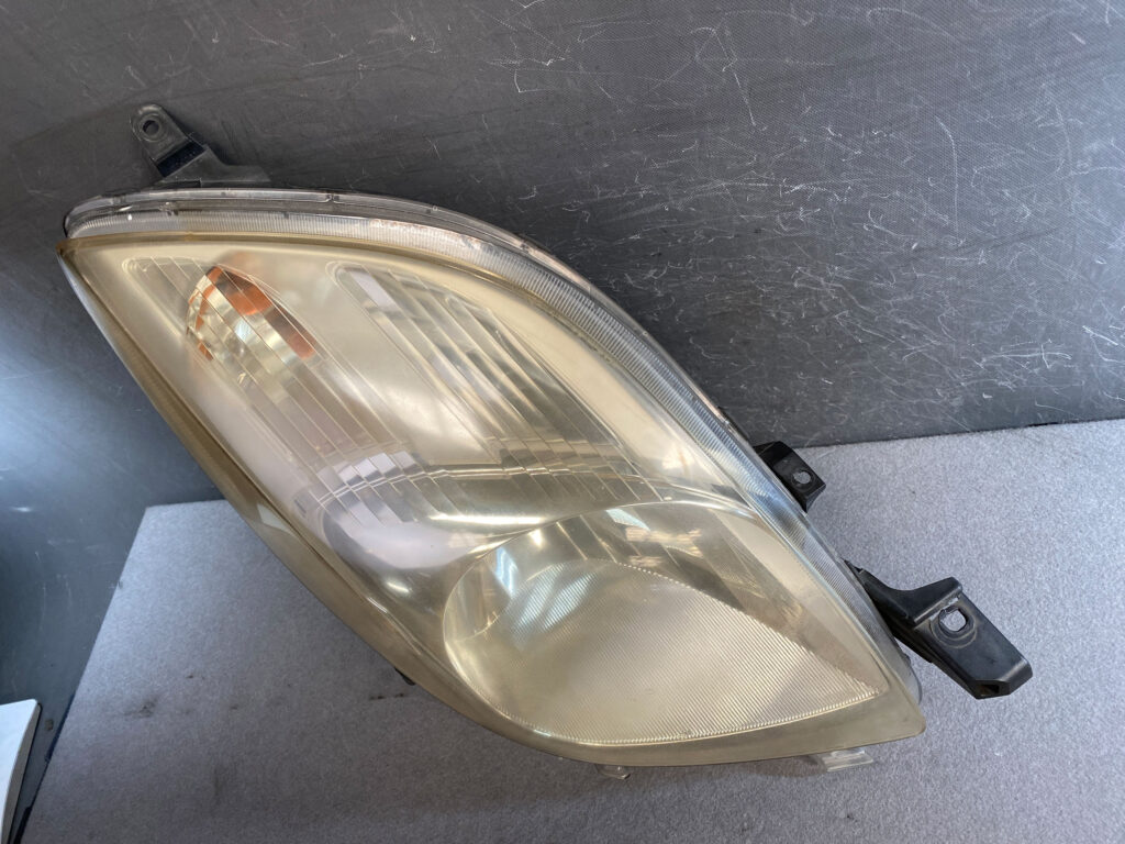 TOYOTA VITZ YARIS SCP90 KSP90 NCP90 Genuine Headlight / ICHIKOH 52-134 ...
