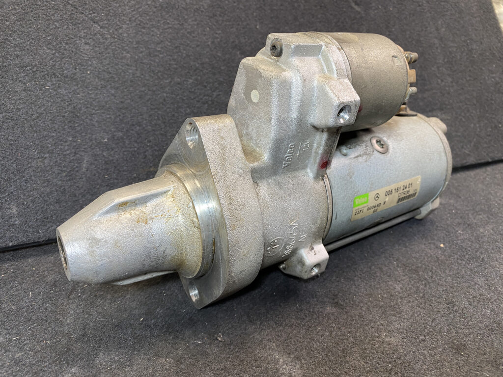 Genuine Starter Motor MERCEDES-BENZ W202 W204 W215 W219 / 005 151 24 01 ...
