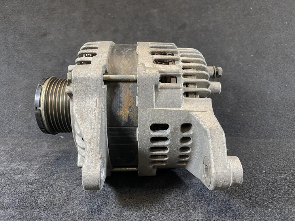 Genuine Alternator NISSAN NV350 Caravan E26 YD25DD / 3XN1A 3XN0A ...