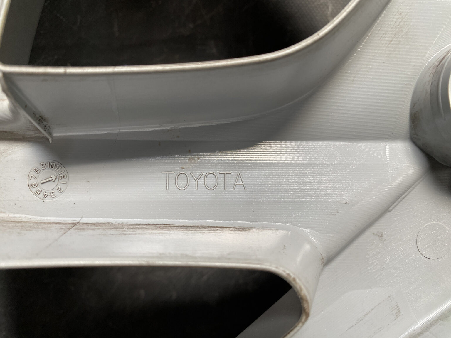 TOYOTA Prius Alpha ZVW40 ZVW41 Genuine 16inch WHEEL CAP / HUB CAP 42602 ...