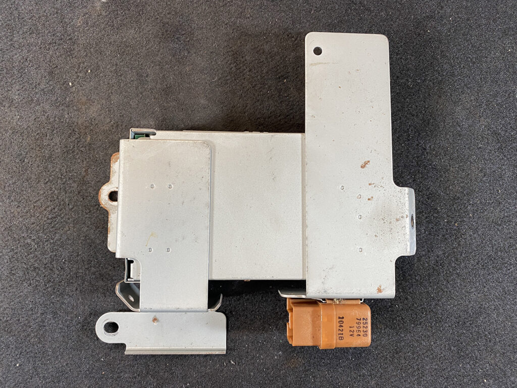 Genuine ECU Engine control unit for NISSAN Caravan E25 / MEC17-410 / ...