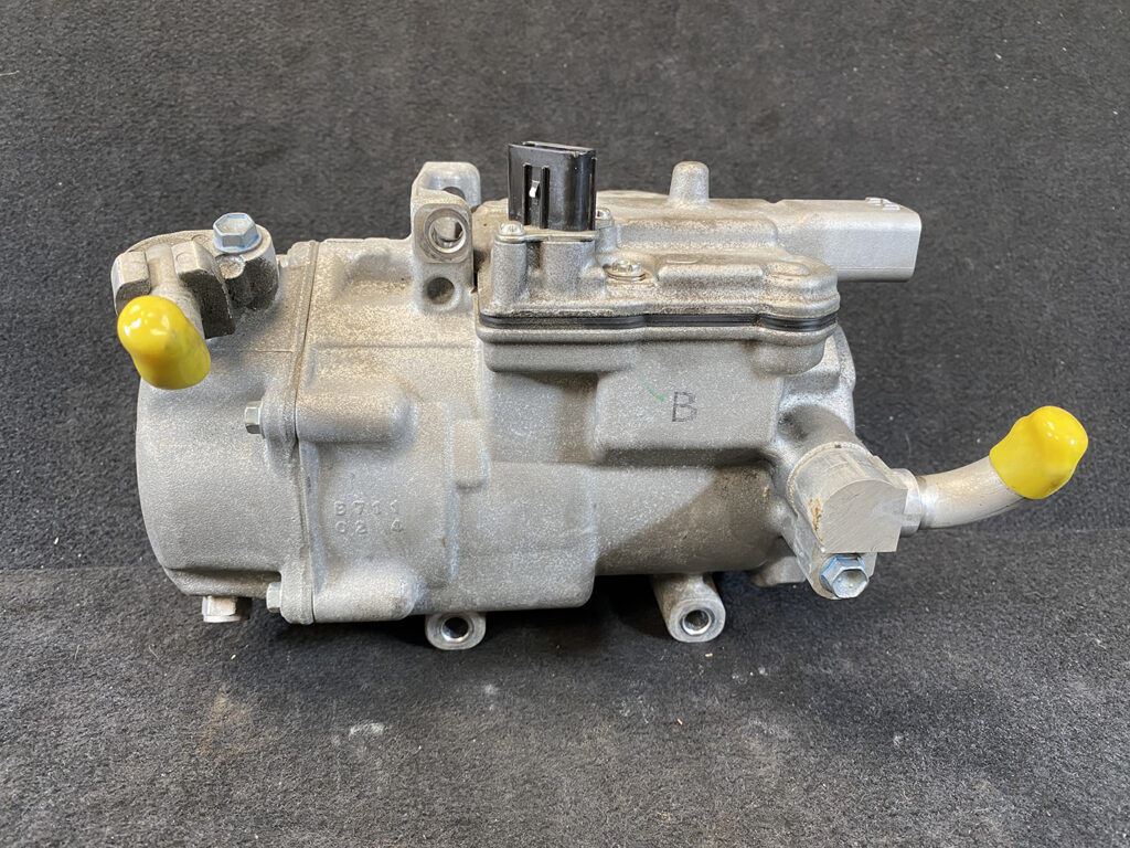 Genuine AC COMPRESSOR TOYOTA PRIUS ALPHA / ES27C / 042200-0404 / 88370 ...