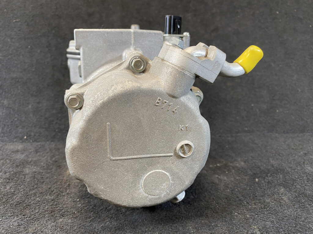 Genuine AC COMPRESSOR TOYOTA PRIUS ALPHA / ES27C / 042200-0404 / 88370 ...