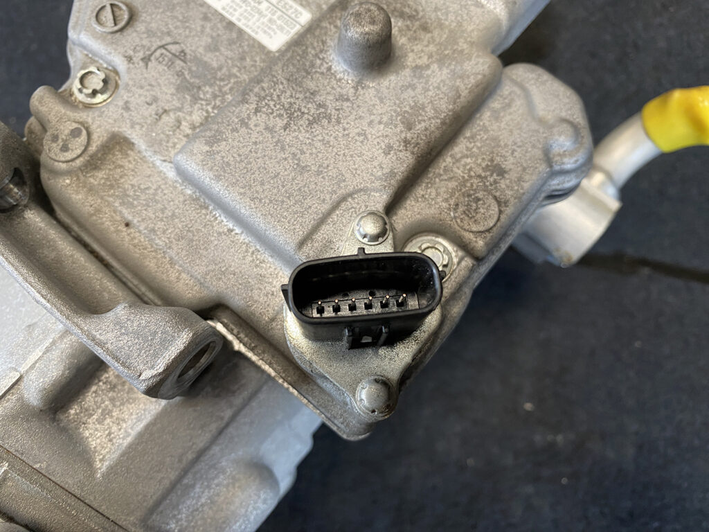 Genuine AC COMPRESSOR TOYOTA PRIUS ALPHA / ES27C / 042200-0404 / 88370 ...