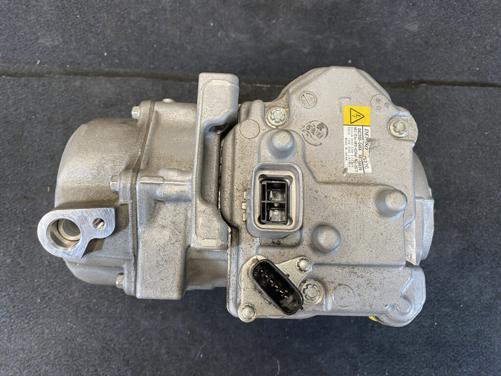 Genuine AC COMPRESSOR TOYOTA CROWN HV LEXUS IS 300h / 88370-33020 » NZ ...