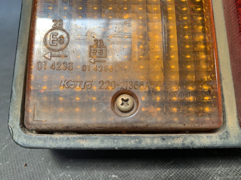 ISUZU ELF NJR85 TITAN ATLAS Genuine Taillight KOITO 220-21366 L Left ...