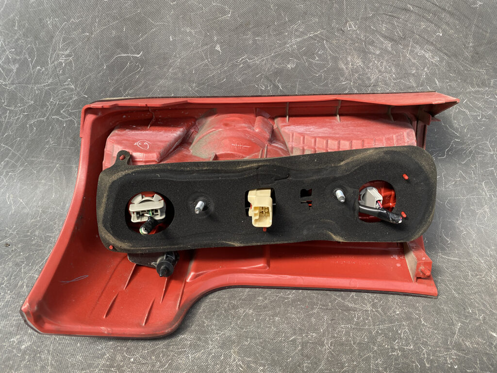 TOYOTA RAUM NCZ20 NCZ25 Genuine Taillight KOITO 46-16 Right Side x1 ...