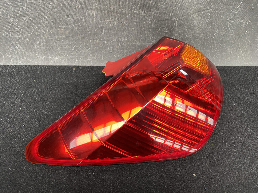 TOYOTA CALDINA AZT241 AZT246 Taillight 21-57 LEFT Side x1 *DAMAGED ...