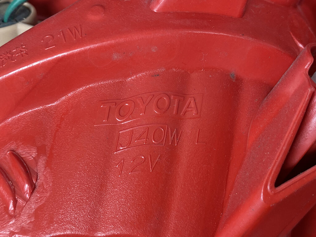 TOYOTA CALDINA AZT241 AZT246 Taillight 21-57 LEFT Side x1 *DAMAGED ...