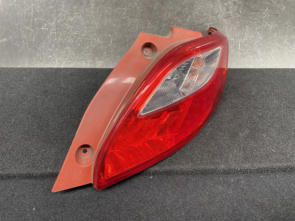 MAZDA DEMIO DE DEJFS DE3FS DE5FS Taillight P5776 Right Side x1 » JDM ...
