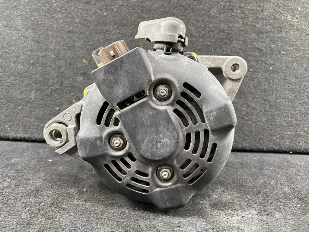 Genuine Alternator TOYOTA VOXY NOAH ISIS ZRR70 3ZR / 27060-37030 / ...